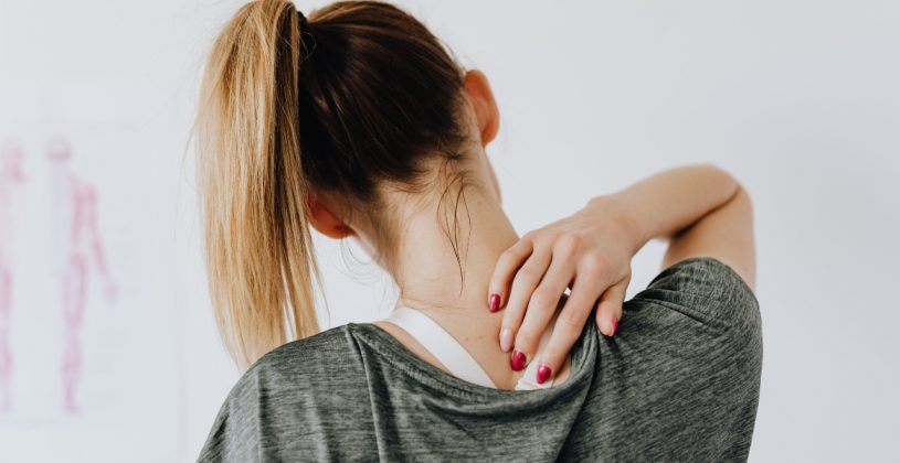Mal au cou : 3 conseils pour soulager vos tensions dans la nuque