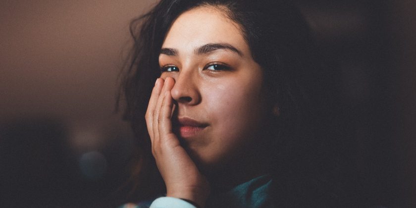 Pourquoi a-t-on des cernes ? 4 causes possibles