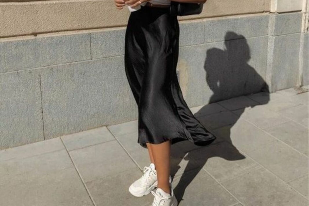 Comment bien porter la jupe longue satinée cet été