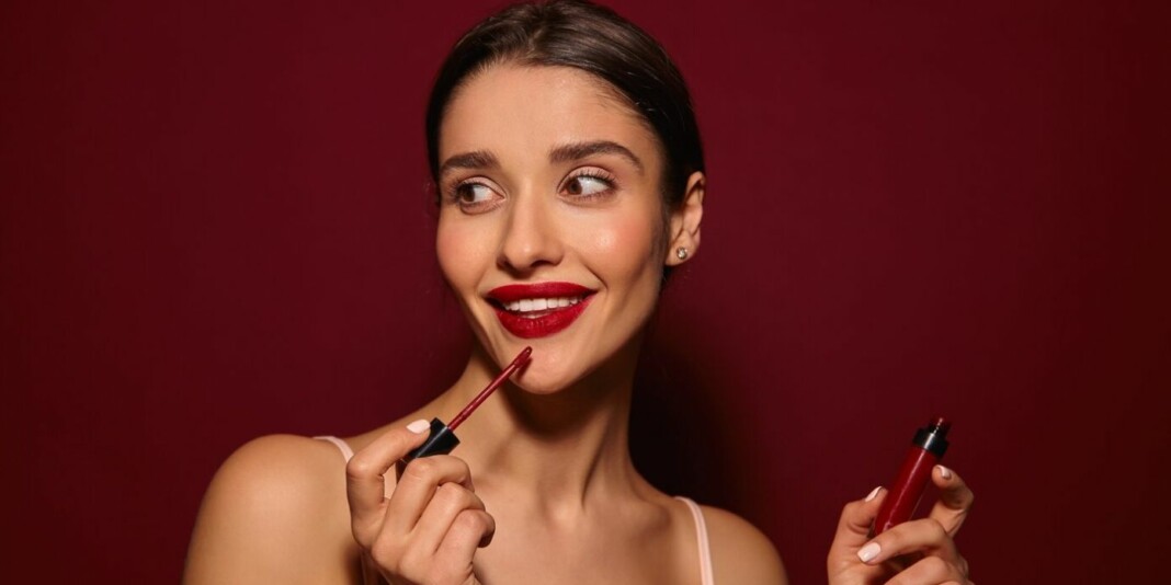 Cherry make-up : la nouvelle tendance phare du moment