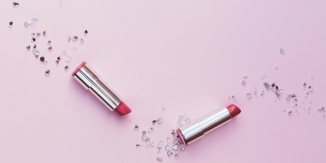 Comment réparer un rouge à lèvre cassé ? Voici 3 astuces