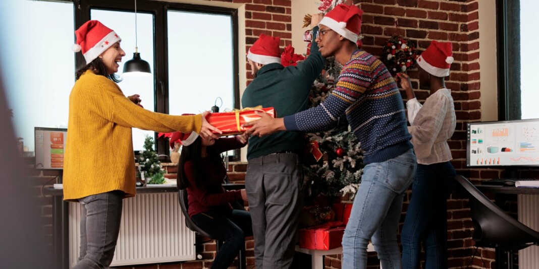 Secret Santa au bureau : comment survivre à cette tradition