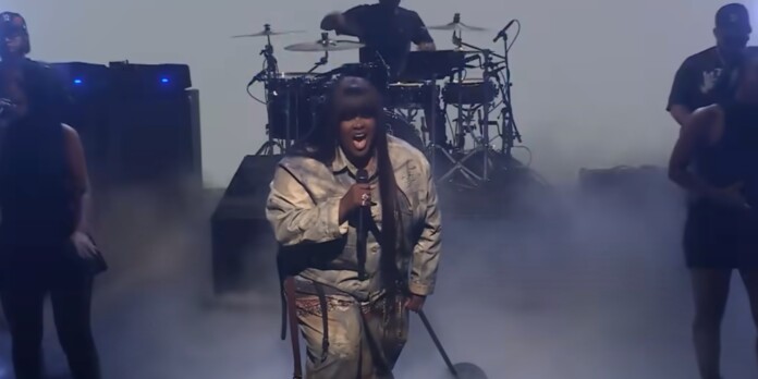 Découvrez la prestation spectaculaire d'Yseult au Tonight Show