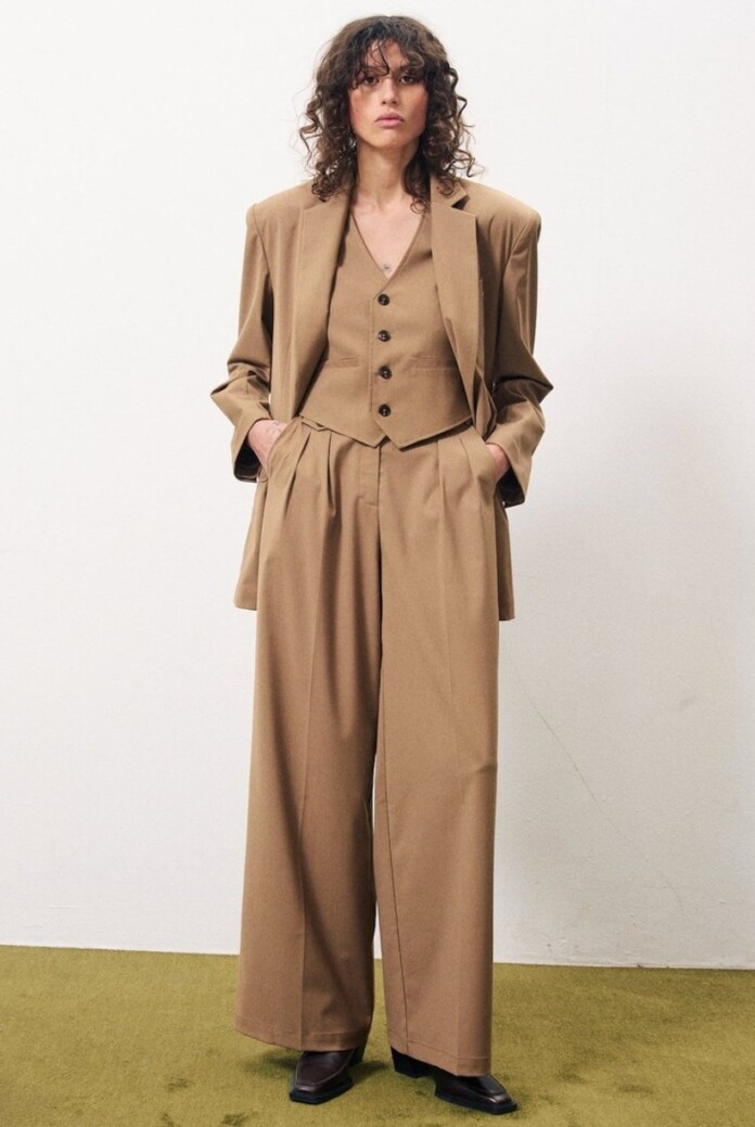Le costume oversize : la tendance 2025 qui va transformer votre look