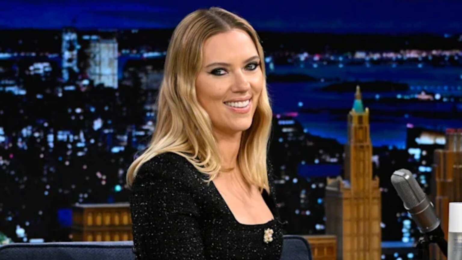 « Tellement élégante » : Scarlett Johansson fait tourner les têtes sur ...