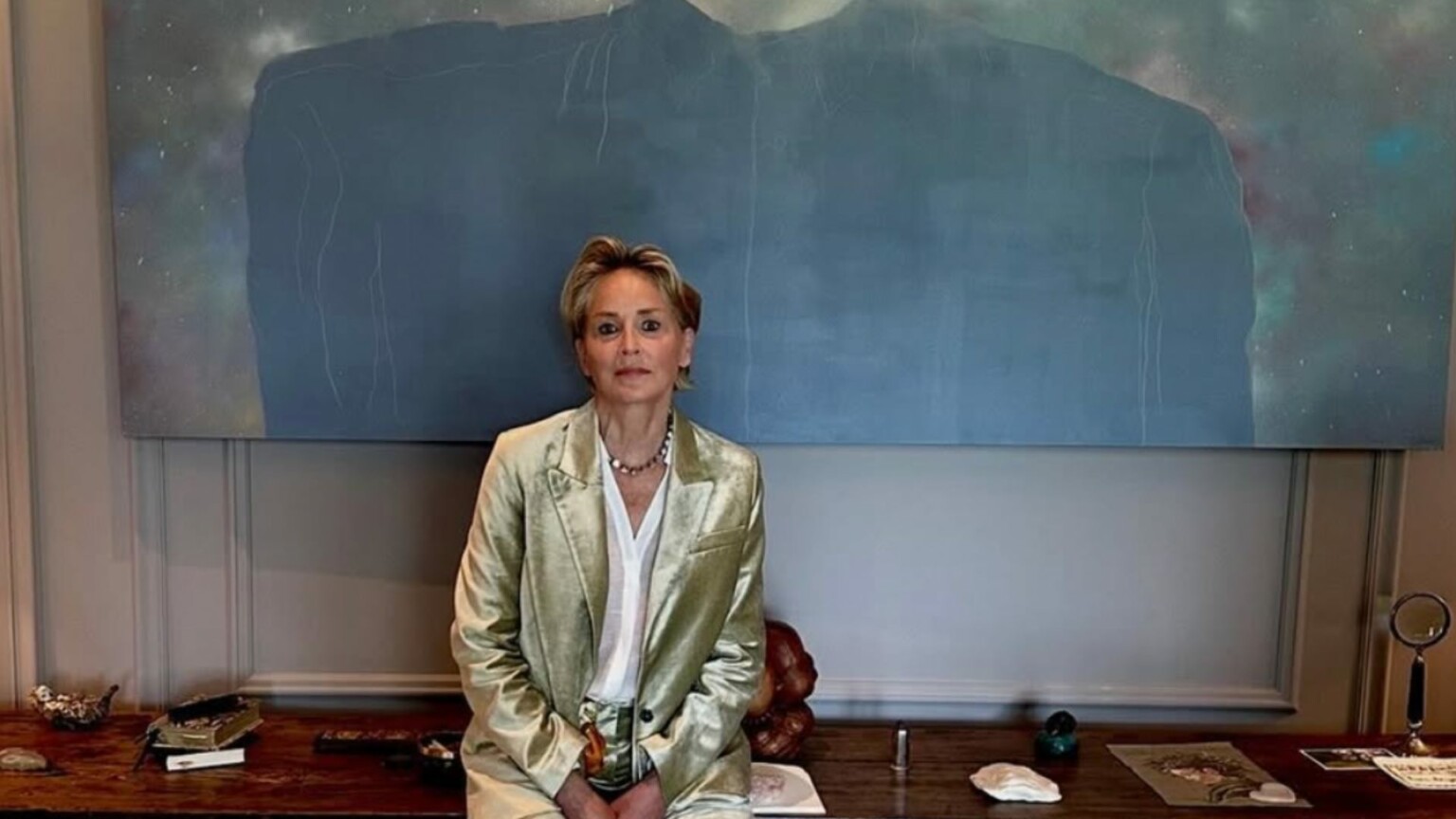 À 67 ans, Sharon Stone électrise la soirée : la robe cintrée qui ...