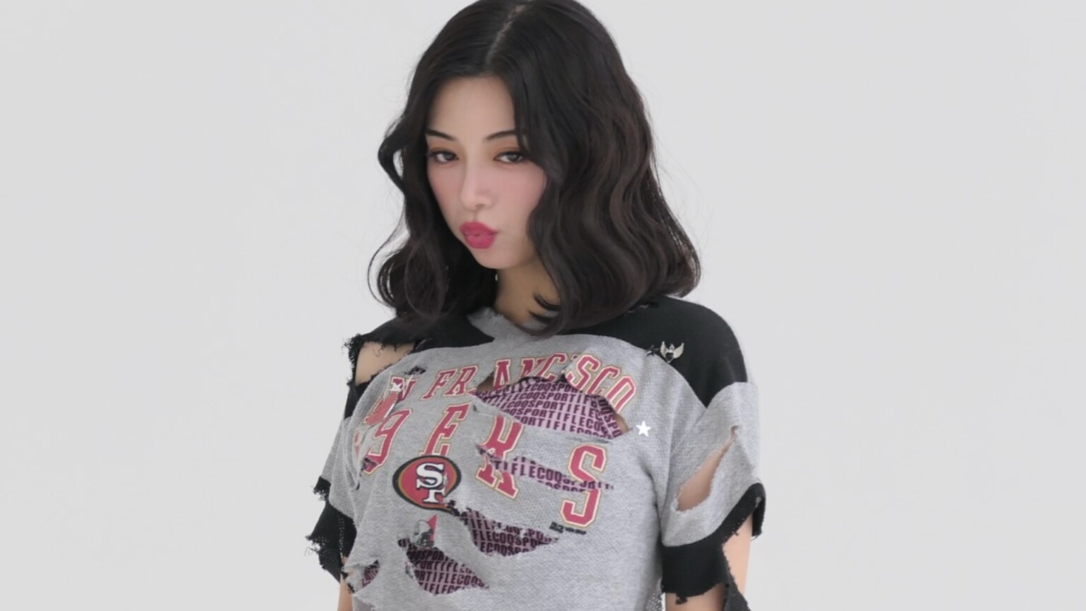 « C’est une autre femme » : Ikeda Elaiza surprend en se dévoilant sous un nouveau visage