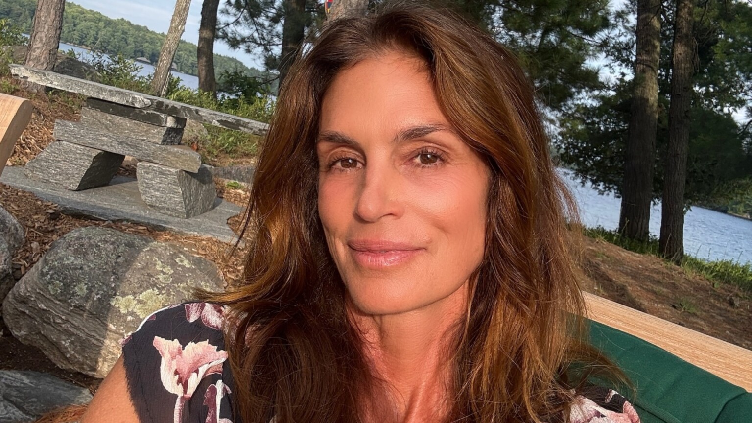 "C’est ça, vieillir avec style" : Cindy Crawford rayonne au naturel à ...