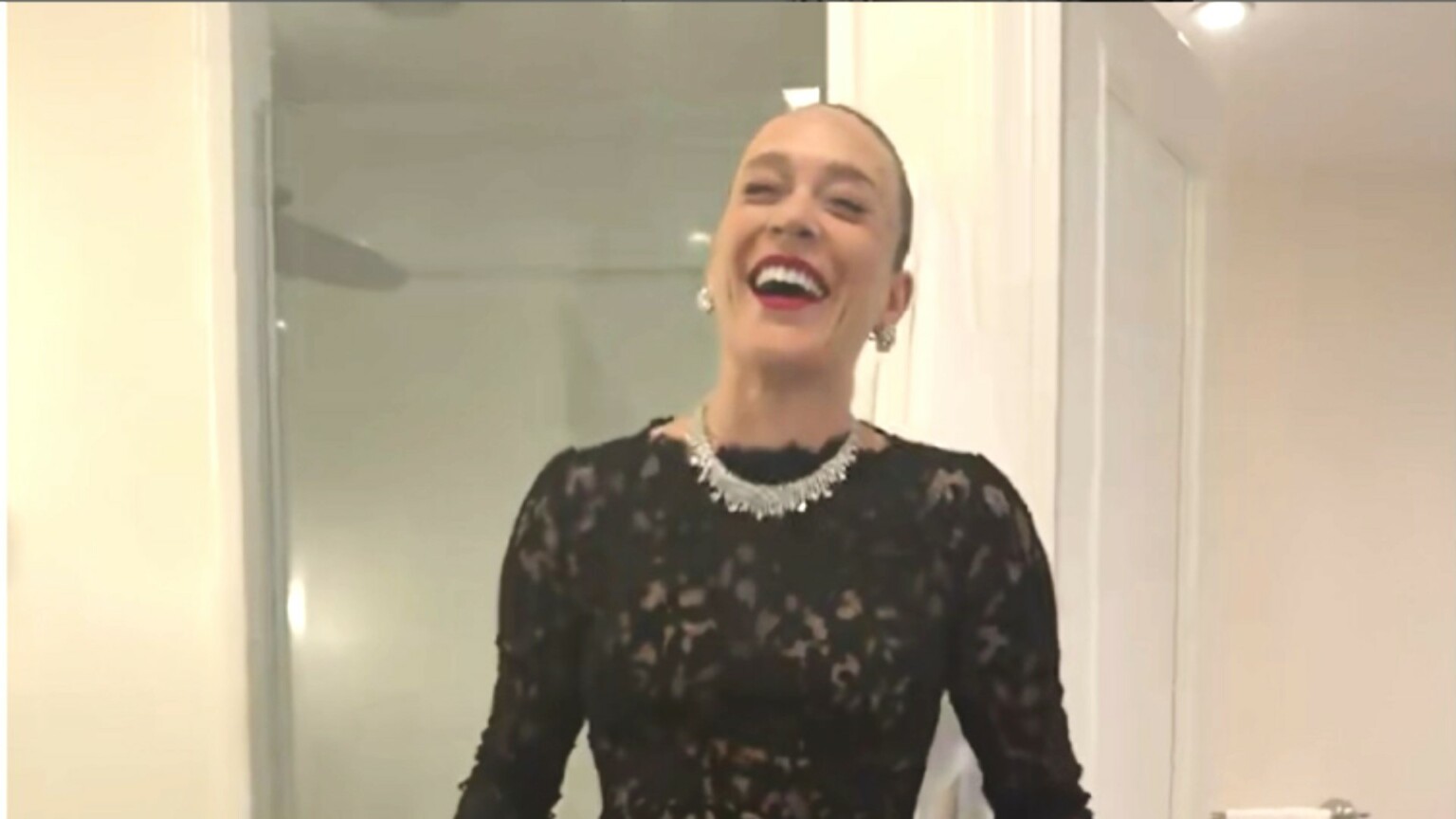 "Elle est divine" : à 50 ans, Chloë Sevigny signe une tenue inoubliable