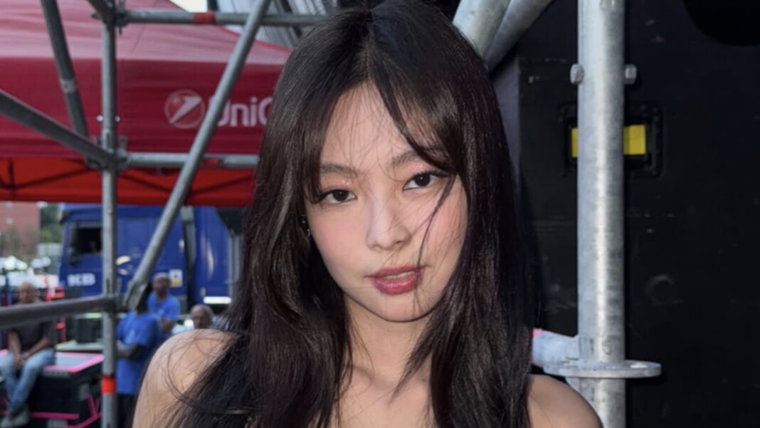 This Korean singer is being criticized for "having a belly"