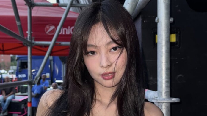 This Korean singer is being criticized for "having a belly"