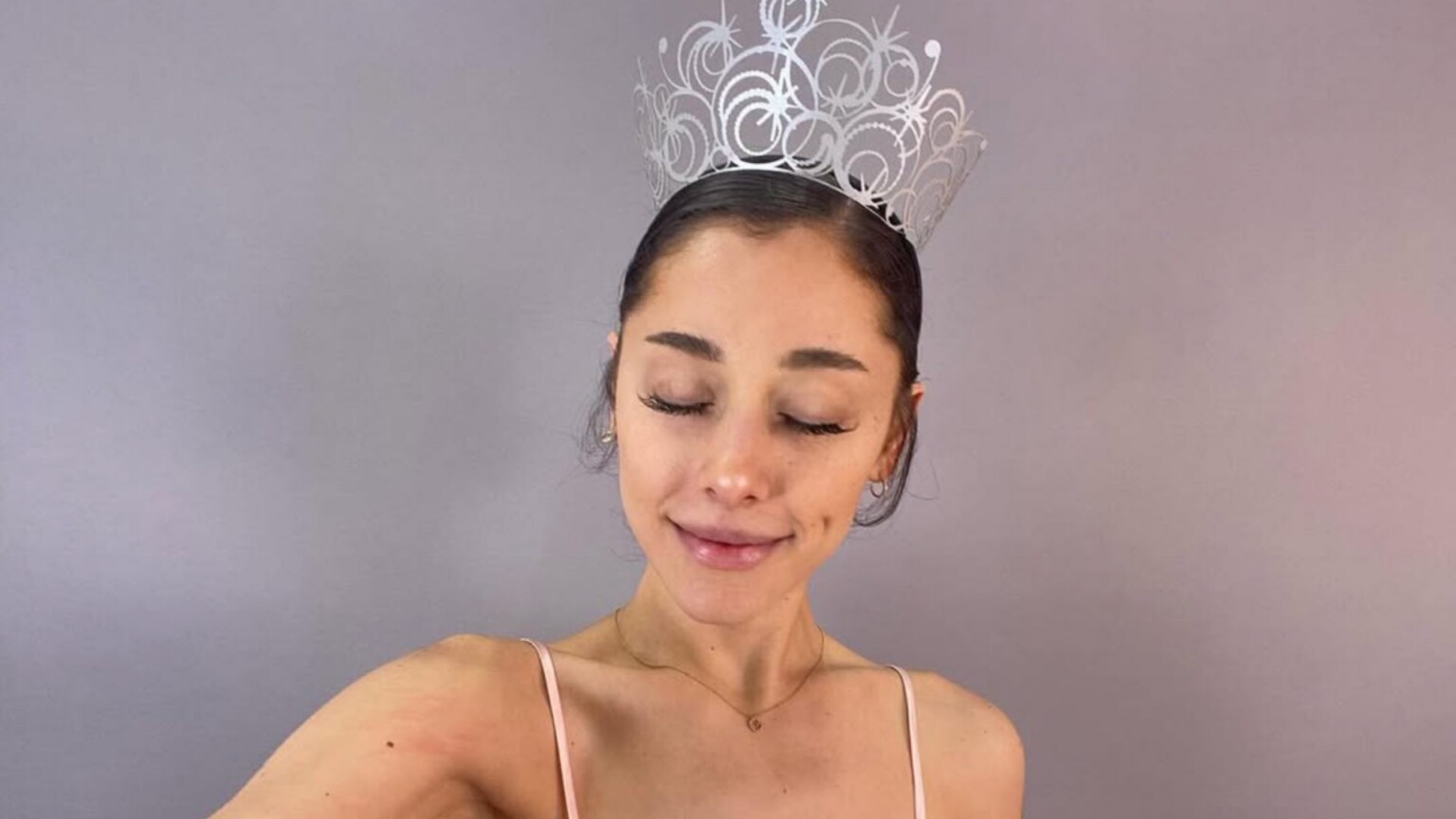 Ariana Grande responds to criticism about her body, and her message is ...