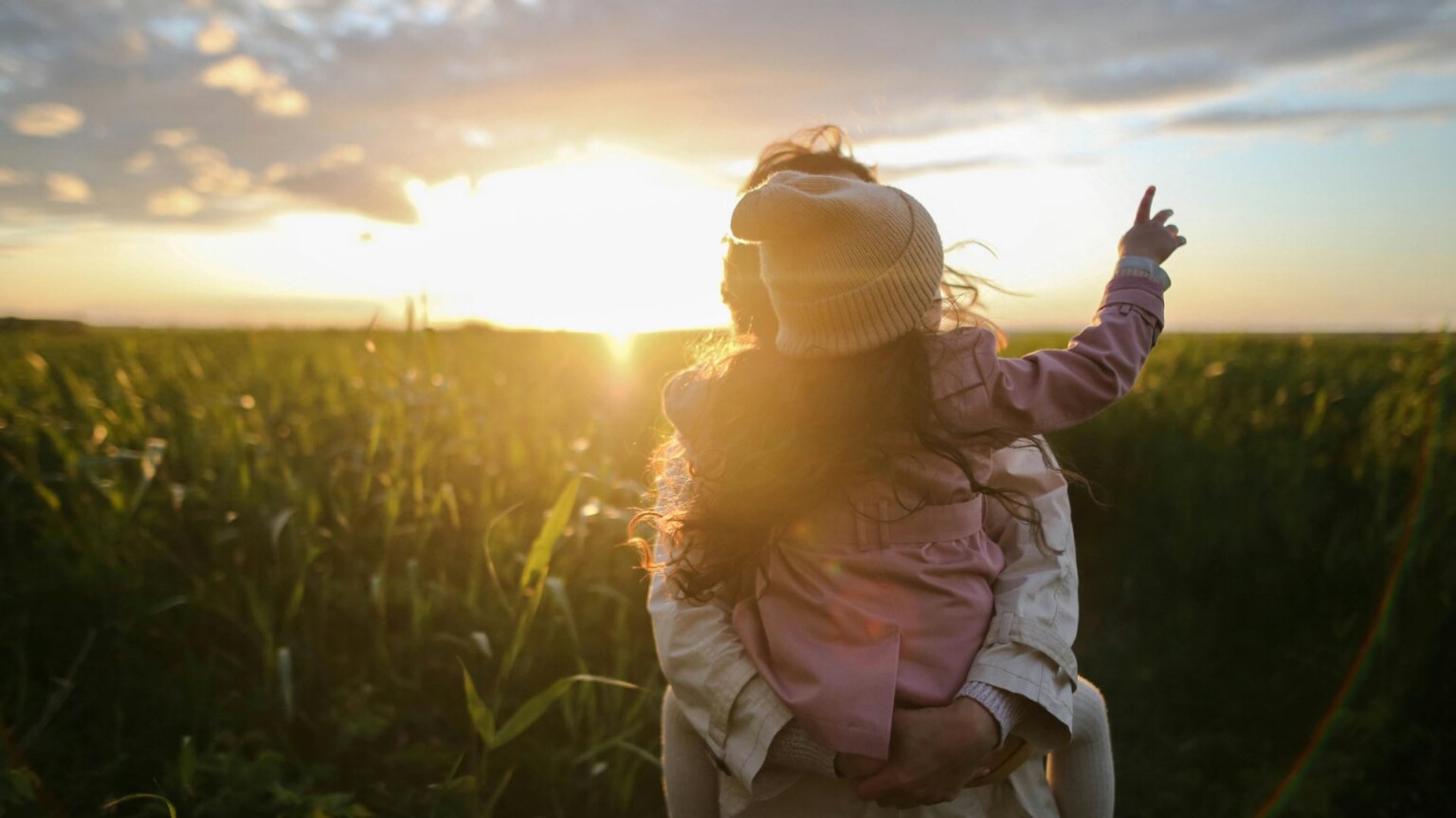 La "maternité instinctive", une approche douce qui reconnecte les mères ...