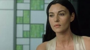 A 61 anni Monica Bellucci adotta un nuovo colore di capelli che cambia ...
