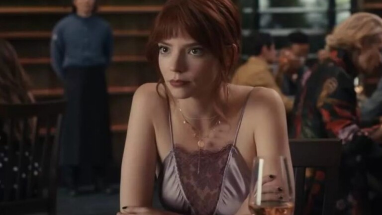 Anya Taylor-Joy éblouit en robe dorée sur le tapis rouge