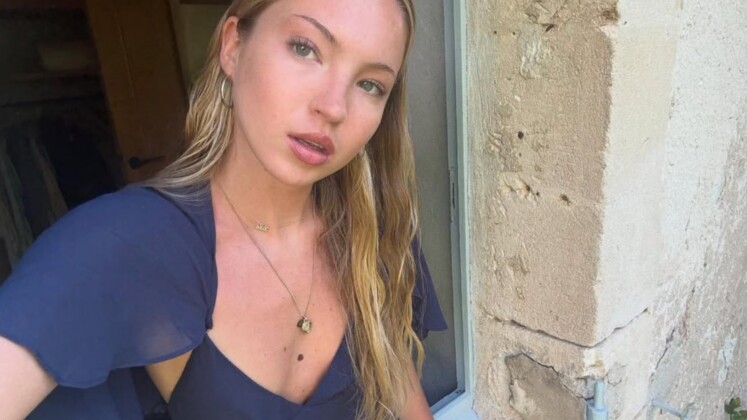 Kate Moss's daughter is causing a sensation at the beach with a look ...