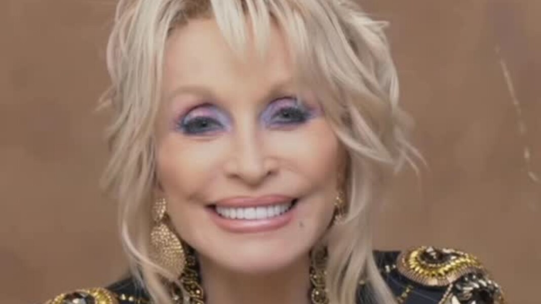 Dolly Parton celebrates her 80th birthday in style, wearing a ...