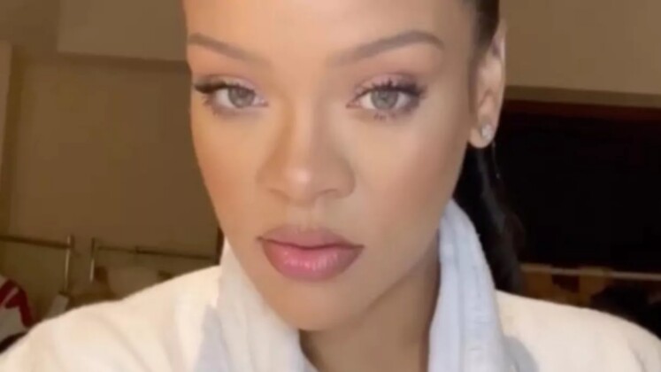 "Un'altra pancia": Rihanna di fronte alle continue critiche degli "haters"