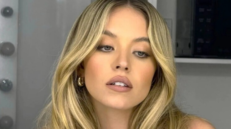 In a sparkling look, Sydney Sweeney revives a beauty trend from the 2000s.