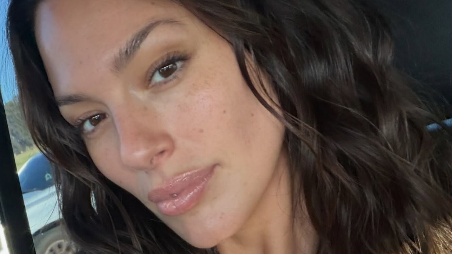 "Det smukkeste ansigt": Plus-size-modellen Ashley Graham deler en ...