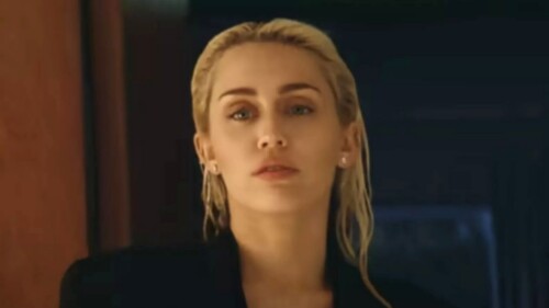 Lors d’un moment historique à Hollywood, Miley Cyrus fait sensation ...