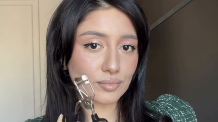 L’outil beauté inattendu que certaines utilisent pour donner du volume ...