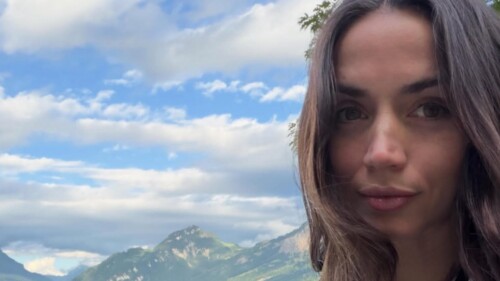Les abdominaux d'Ana de Armas font réagir sur les réseaux sociaux
