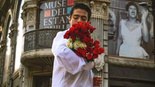 Offrir des fleurs à un homme : pourquoi ce geste devrait être plus courant