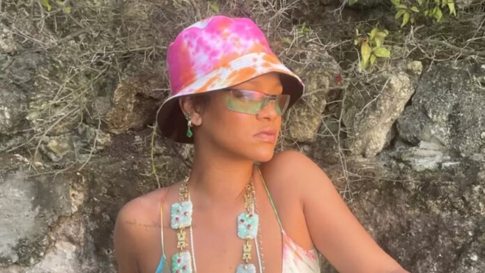 Rihanna overrasker med en hårforvandling inspirert av 1960-tallet