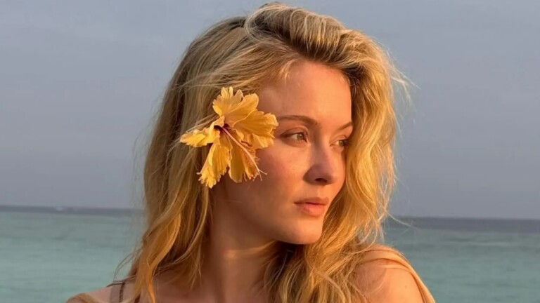 On a boat, singer Zara Larsson revives a colorful hair trend